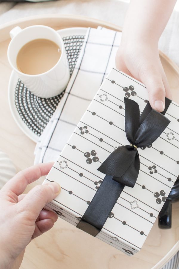 How to Teach Your Kids About the Importance of Giving - Selah Home